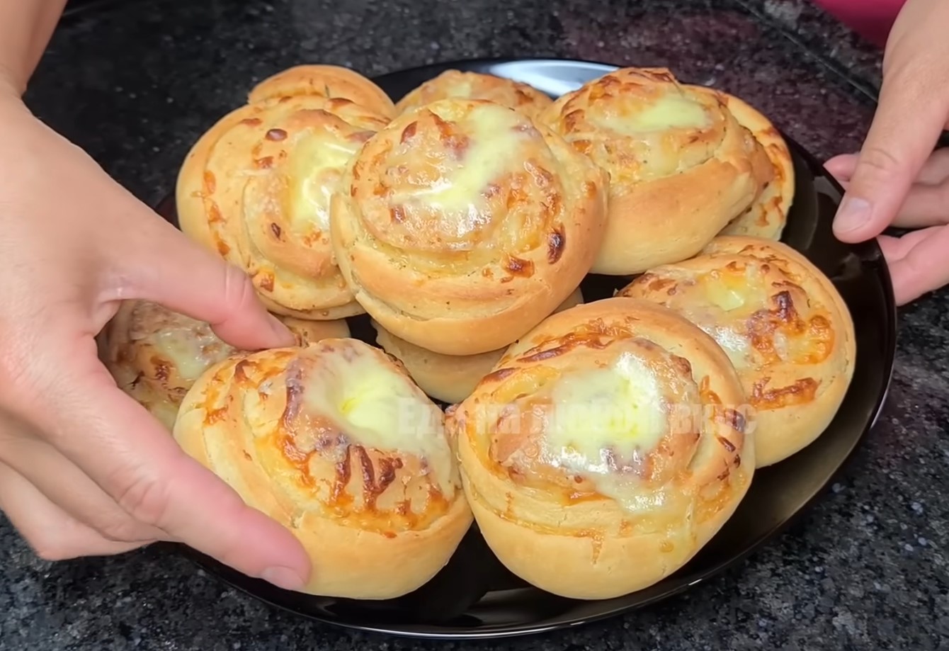 Lahodné slané bulky, které strčí do kapsy každou pizzu - ProSvět.cz